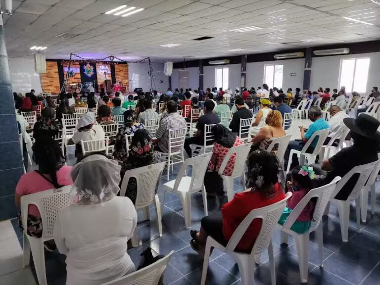 Auditorio de la Primera IAFCj de Vhsa. | Iglesia en Parrilla, Tabasco